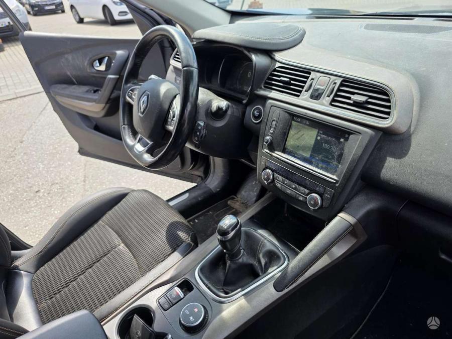 Black Renault Kadjar 2016 in Taurage, with an engine capacity of 1.20 L and mileage of 150 thousand km for 7300 €, photo 12 on AUTOMOTO.COM.LV