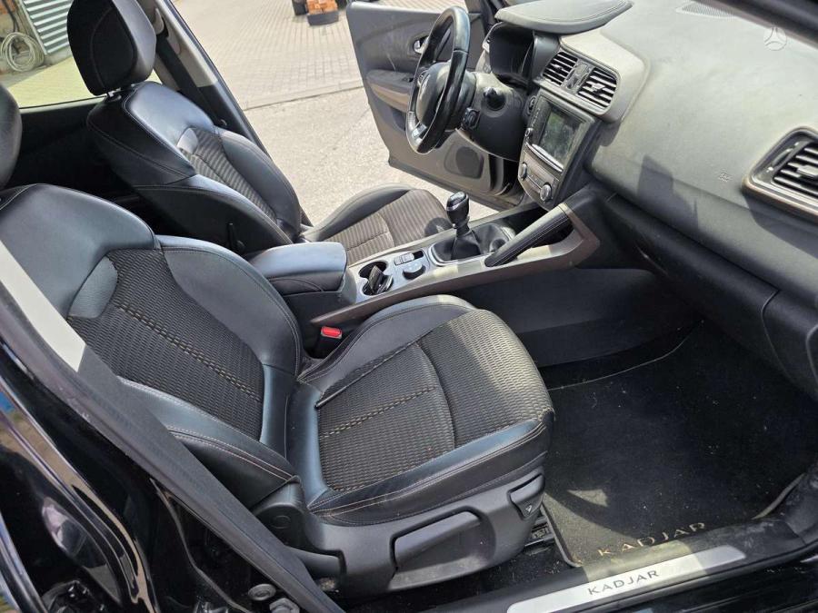 Black Renault Kadjar 2016 in Taurage, with an engine capacity of 1.20 L and mileage of 150 thousand km for 7300 €, photo 13 on AUTOMOTO.COM.LV