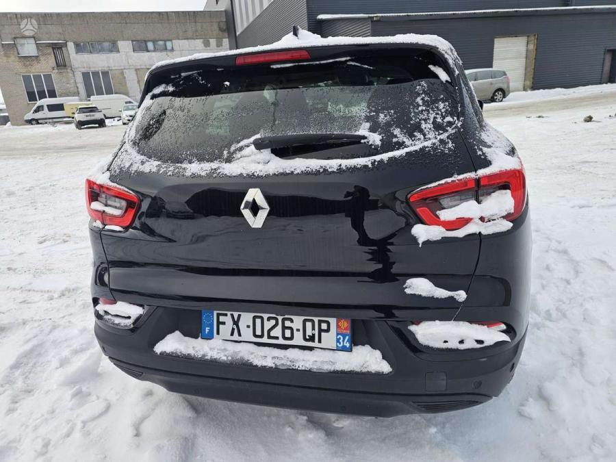 Melns Renault Kadjar 2021 Tauragė, ar dzinēja tilpumu 1.33 L un nobraukumu 130 tūkst. km par 12100 €, foto 4 vietnē AUTOMOTO.COM.LV