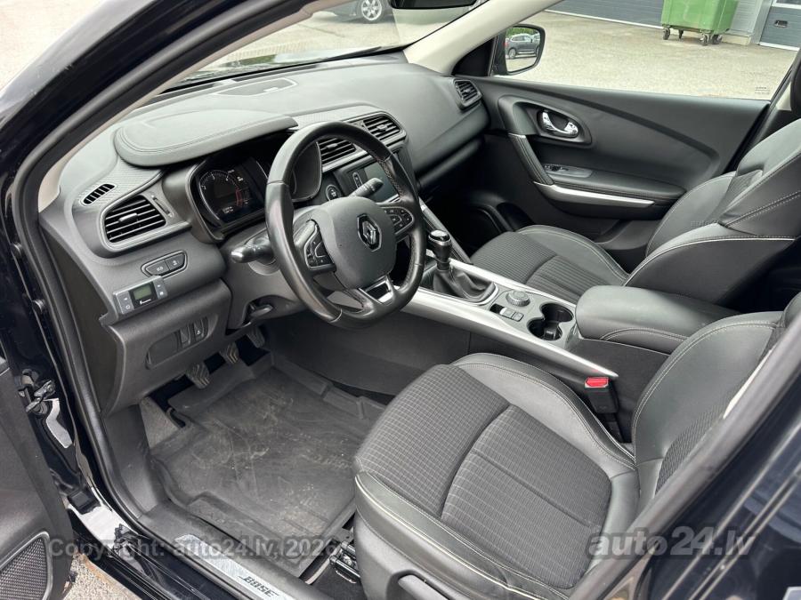 Black Renault Kadjar 2015 in Tartu, with an engine capacity of 1.60 L and mileage of 212 thousand km for 6999 €, photo 8 on AUTOMOTO.COM.LV