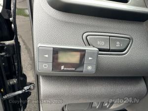 Black Renault Kadjar 2015 in Tartu, with an engine capacity of 1.60 L and mileage of 212 thousand km for 6999 €, photo 17 on AUTOMOTO.COM.LV