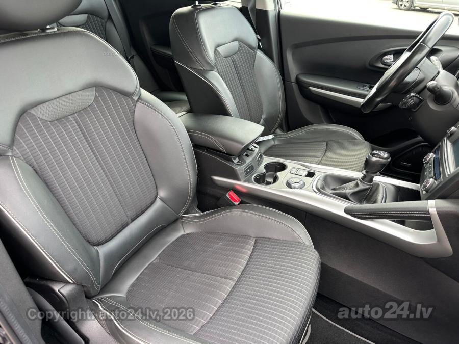 Black Renault Kadjar 2015 in Tartu, with an engine capacity of 1.60 L and mileage of 212 thousand km for 7999 €, photo 16 on AUTOMOTO.COM.LV