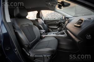 Zils Renault Kadjar 2017 Jelgava, ar dzinēja tilpumu 1.20 L un nobraukumu 0 tūkst. km par 9990 €, foto 15 vietnē AUTOMOTO.COM.LV