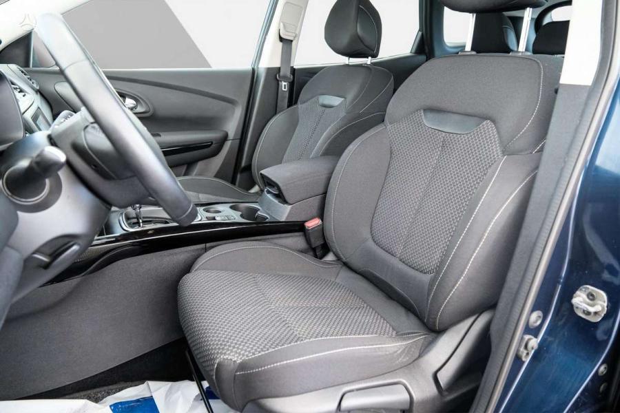 Blue Renault Kadjar 2021 in Kaunas, with an engine capacity of 1.30 L and mileage of 142 thousand km for 12590 €, photo 6 on AUTOMOTO.COM.LV