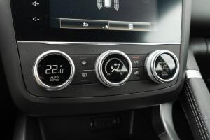 Синий Рено Kadjar 2022 в Рига, объемом двигателя 1.40 л и пробегом 40 тыс. км за 17950 €, фото 14 на AUTOMOTO.COM.LV