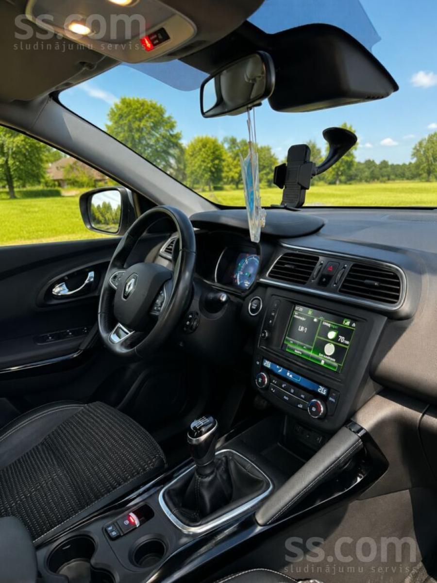 Blue Renault Kadjar 2018 in Talsi, with an engine capacity of 1.60 L and mileage of 125 thousand km for 8500 €, photo 6 on AUTOMOTO.COM.LV