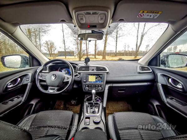 Blue Renault Kadjar 2019 in Parnu, with an engine capacity of 1.20 L and mileage of 104 thousand km for 12900 €, photo 3 on AUTOMOTO.COM.LV