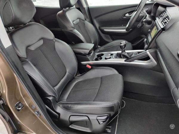 Brown Renault Kadjar 2015 in Siauliai, with an engine capacity of 1.60 L and mileage of 218 thousand km for 8550 €, photo 11 on AUTOMOTO.COM.LV