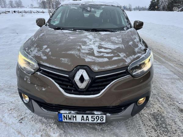 Brown Renault Kadjar 2015 in Plunge, with an engine capacity of 1.60 L and mileage of 268 thousand km for 7250 €, photo 7 on AUTOMOTO.COM.LV