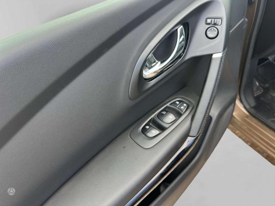 Brown Renault Kadjar 2015 in Kaunas, with an engine capacity of 1.20 L and mileage of 222 thousand km for 7990 €, photo 12 on AUTOMOTO.COM.LV