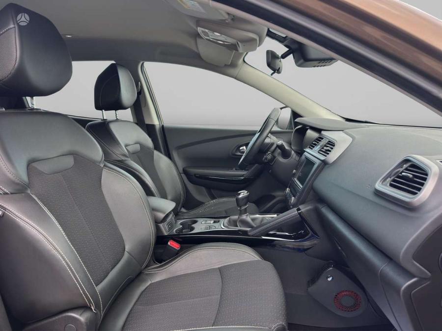 Brown Renault Kadjar 2015 in Kaunas, with an engine capacity of 1.20 L and mileage of 222 thousand km for 7990 €, photo 18 on AUTOMOTO.COM.LV