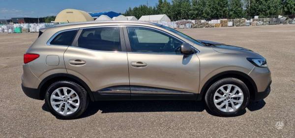 Brown Renault Kadjar 2016 in Kaunas, with an engine capacity of 1.46 L and mileage of 135 thousand km for 8450 €, photo 4 on AUTOMOTO.COM.LV