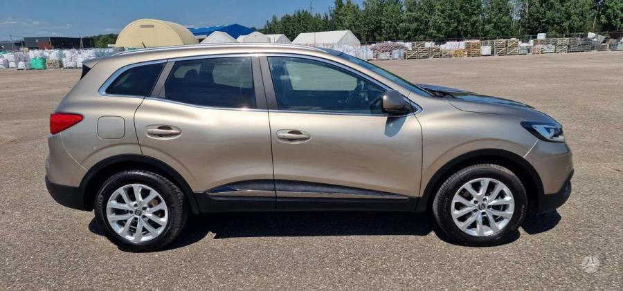 Brown Renault Kadjar 2016 in Kaunas, with an engine capacity of 1.46 L and mileage of 135 thousand km for 8450 €, photo 5 on AUTOMOTO.COM.LV