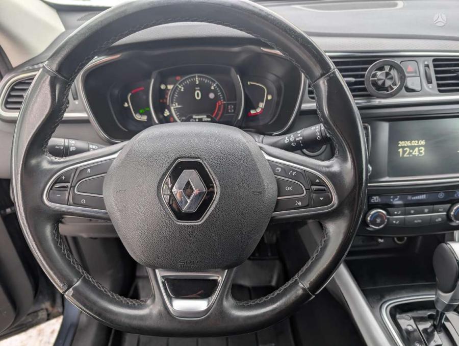 Pelēks Renault Kadjar 2015 Šauļi, ar dzinēja tilpumu 1.46 L un nobraukumu 191 tūkst. km par 9800 €, foto 24 vietnē AUTOMOTO.COM.LV