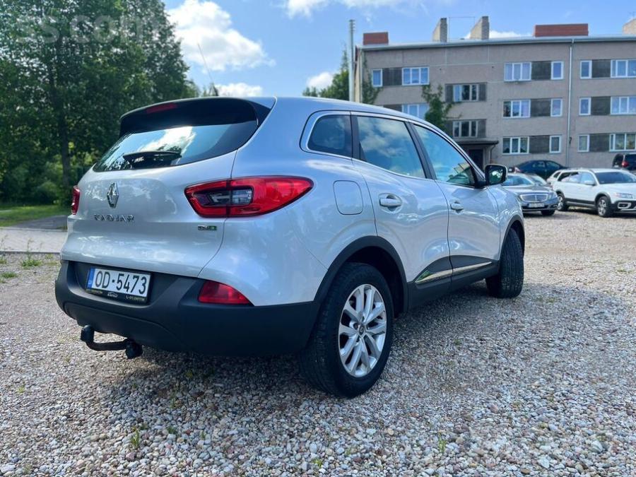 Grey Renault Kadjar 2016 in Kuldiga, with an engine capacity of 1.50 L and mileage of 252 thousand km for 7190 €, photo 5 on AUTOMOTO.COM.LV