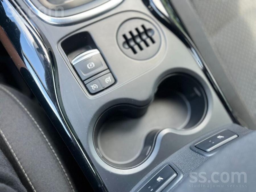 Grey Renault Kadjar 2016 in Kuldiga, with an engine capacity of 1.50 L and mileage of 252 thousand km for 7190 €, photo 17 on AUTOMOTO.COM.LV