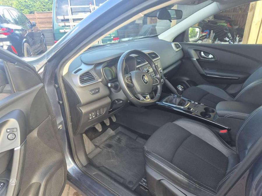 Grey Renault Kadjar 2016 in Utena, with an engine capacity of 1.20 L and mileage of 221 thousand km for 6150 €, photo 10 on AUTOMOTO.COM.LV