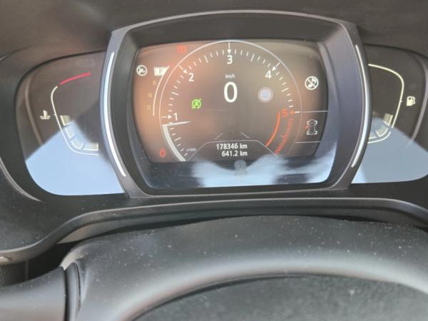 Серый Рено Kadjar 2017 в Рига, объемом двигателя 1.50 л и пробегом 179 тыс. км за 10950 €, фото 10 на AUTOMOTO.COM.LV