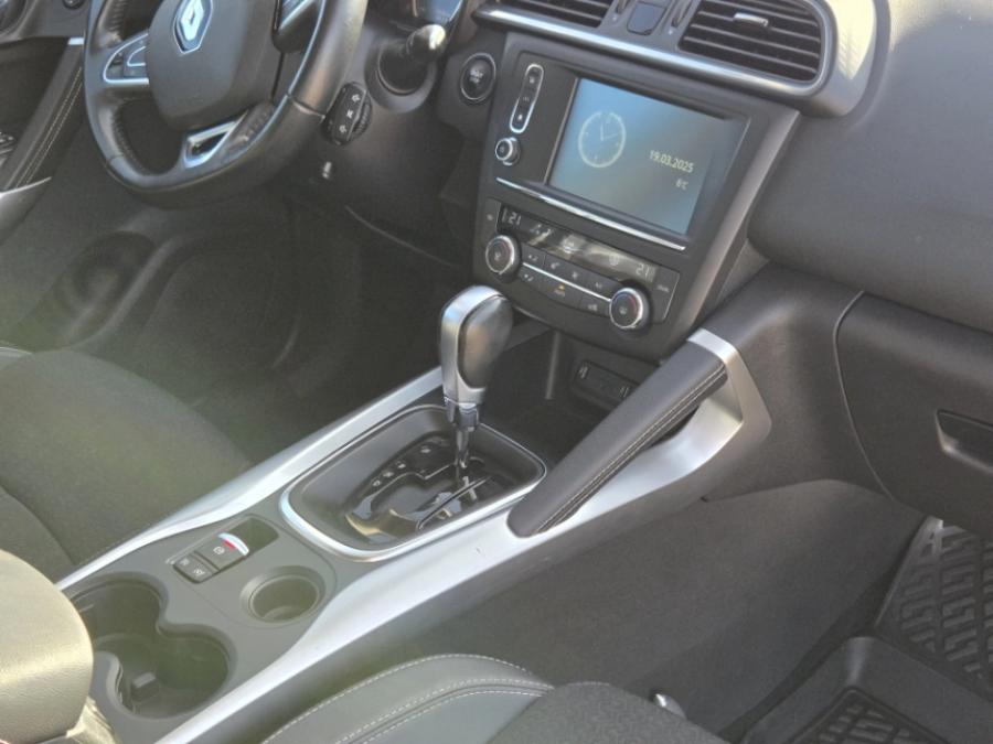 Grey Renault Kadjar 2017 in Riga, with an engine capacity of 1.50 L and mileage of 179 thousand km for 10950 €, photo 17 on AUTOMOTO.COM.LV