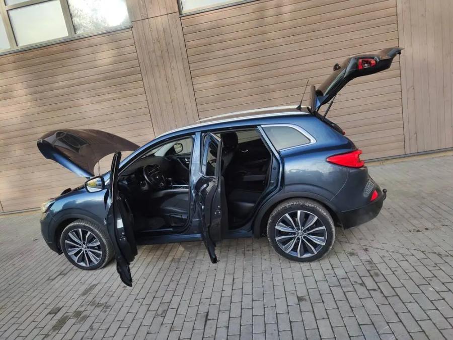 Grey Renault Kadjar 2017 in Jelgava, with an engine capacity of 1.20 L and mileage of 159 thousand km for 10990 €, photo 9 on AUTOMOTO.COM.LV