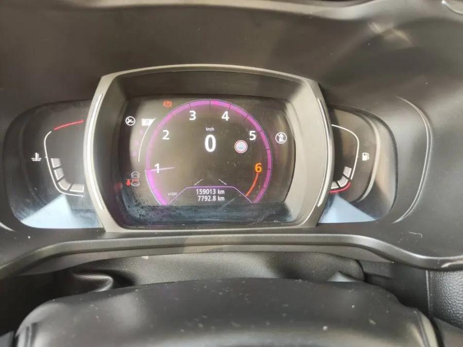 Grey Renault Kadjar 2017 in Jelgava, with an engine capacity of 1.20 L and mileage of 159 thousand km for 10990 €, photo 15 on AUTOMOTO.COM.LV