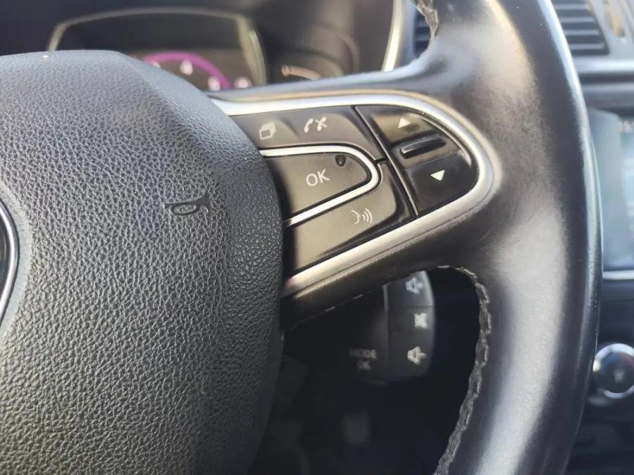 Grey Renault Kadjar 2017 in Jelgava, with an engine capacity of 1.20 L and mileage of 159 thousand km for 10990 €, photo 29 on AUTOMOTO.COM.LV