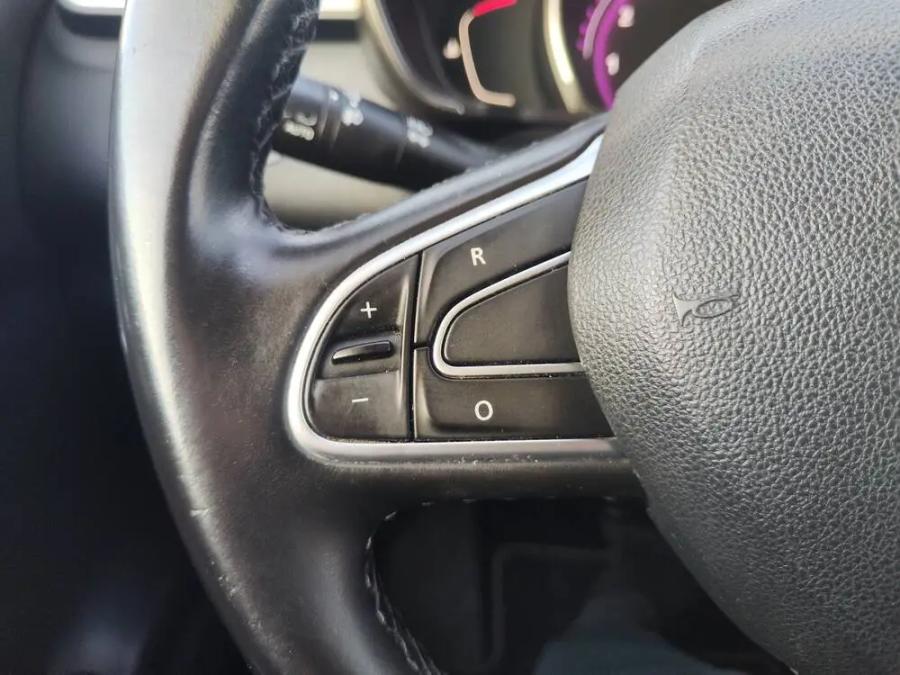 Grey Renault Kadjar 2017 in Jelgava, with an engine capacity of 1.20 L and mileage of 159 thousand km for 10990 €, photo 30 on AUTOMOTO.COM.LV