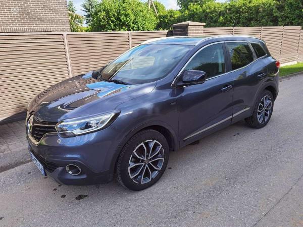 Grey Renault Kadjar 2018 in Kaunas, with an engine capacity of 1.20 L and mileage of 112 thousand km for 5500 €, photo 1 on AUTOMOTO.COM.LV