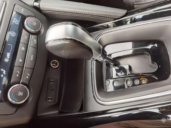 Grey Renault Kadjar 2018 in Kaunas, with an engine capacity of 1.20 L and mileage of 112 thousand km for 5500 €, photo 10 on AUTOMOTO.COM.LV