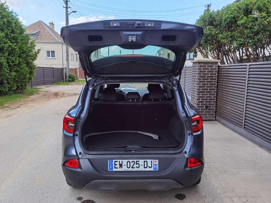 Grey Renault Kadjar 2018 in Kaunas, with an engine capacity of 1.20 L and mileage of 112 thousand km for 5500 €, photo 21 on AUTOMOTO.COM.LV