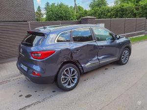 Grey Renault Kadjar 2018 in Kaunas, with an engine capacity of 1.20 L and mileage of 112 thousand km for 5500 €, photo 29 on AUTOMOTO.COM.LV