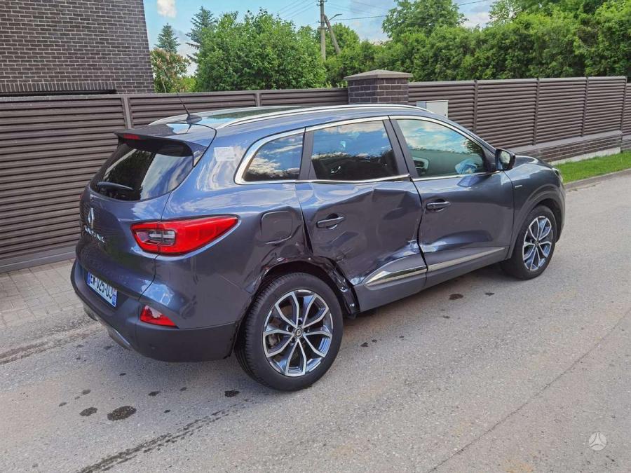 Grey Renault Kadjar 2018 in Kaunas, with an engine capacity of 1.20 L and mileage of 112 thousand km for 5500 €, photo 29 on AUTOMOTO.COM.LV