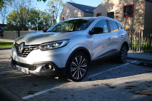 Grey Renault Kadjar 2018 in Klaipeda, with an engine capacity of 1.60 L and mileage of 305 thousand km for 8300 €, photo 1 on AUTOMOTO.COM.LV