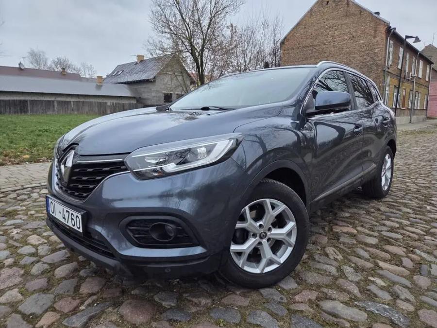 Pelēks Renault Kadjar 2020 Jelgava, ar dzinēja tilpumu 1.50 L un nobraukumu 135 tūkst. km par 12900 €, foto 1 vietnē AUTOMOTO.COM.LV