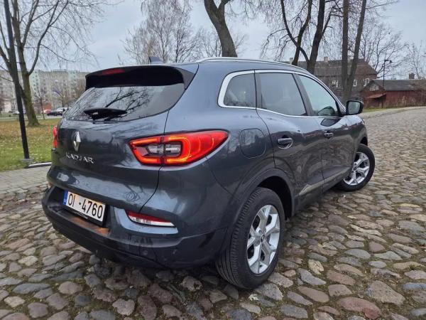 Grey Renault Kadjar 2020 in Jelgava, with an engine capacity of 1.50 L and mileage of 135 thousand km for 12900 €, photo 6 on AUTOMOTO.COM.LV
