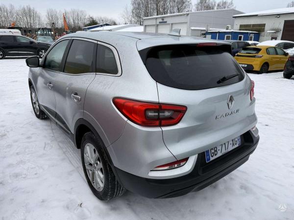 Grey Renault Kadjar 2021 in Kaunas, with an engine capacity of 1.33 L and mileage of 135 thousand km for 13068 €, photo 3 on AUTOMOTO.COM.LV