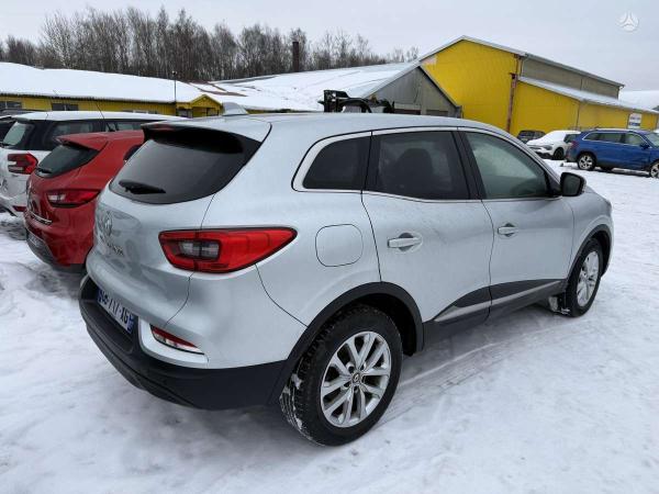 Grey Renault Kadjar 2021 in Kaunas, with an engine capacity of 1.33 L and mileage of 135 thousand km for 13068 €, photo 4 on AUTOMOTO.COM.LV