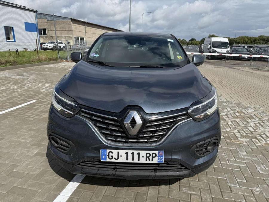Grey Renault Kadjar 2022 in Taurage, with an engine capacity of 1.33 L and mileage of 103 thousand km for 12947 €, photo 4 on AUTOMOTO.COM.LV
