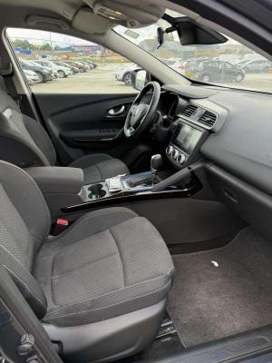 Grey Renault Kadjar 2022 in Taurage, with an engine capacity of 1.33 L and mileage of 103 thousand km for 12947 €, photo 10 on AUTOMOTO.COM.LV