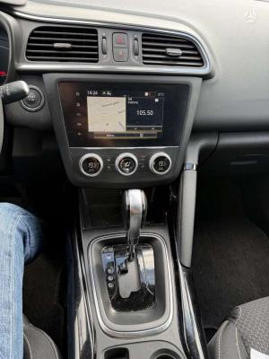Grey Renault Kadjar 2022 in Taurage, with an engine capacity of 1.33 L and mileage of 103 thousand km for 12947 €, photo 22 on AUTOMOTO.COM.LV