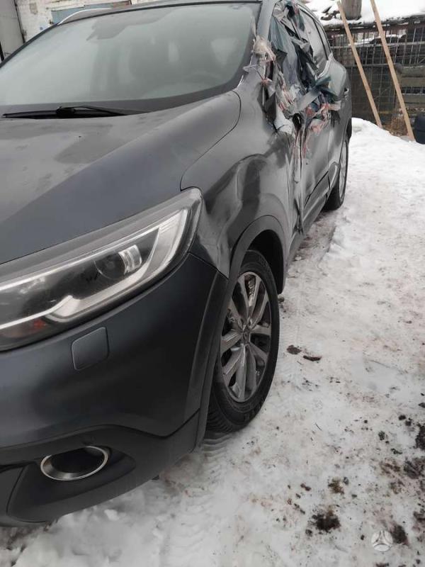 Grey Renault Kadjar 2018 in Marijampole, with an engine capacity of 1.20 L and mileage of 101 thousand km for 4800 €, photo 2 on AUTOMOTO.COM.LV