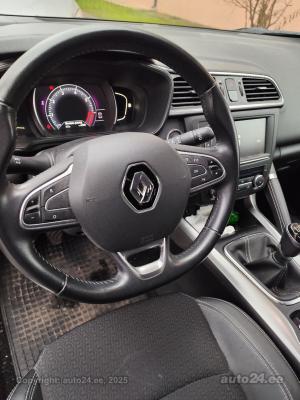 Grey Renault Kadjar 2018 in Tallinn, with an engine capacity of 1.20 L and mileage of 105 thousand km for 12500 €, photo 5 on AUTOMOTO.COM.LV