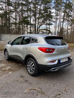 Pelēks Renault Kadjar 2021 Tallina, ar dzinēja tilpumu 1.30 L un nobraukumu 47 tūkst. km par 18500 €, foto 4 vietnē AUTOMOTO.COM.LV