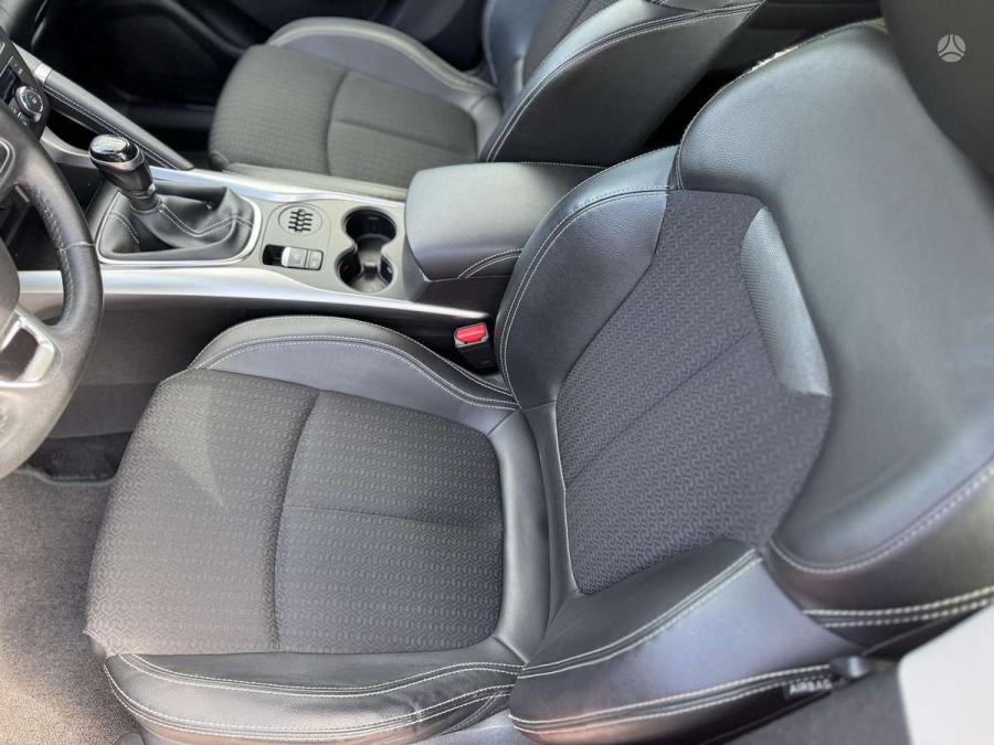 Sarkans Renault Kadjar 2015 Utena, ar dzinēja tilpumu 1.20 L un nobraukumu 134 tūkst. km par 7250 €, foto 18 vietnē AUTOMOTO.COM.LV