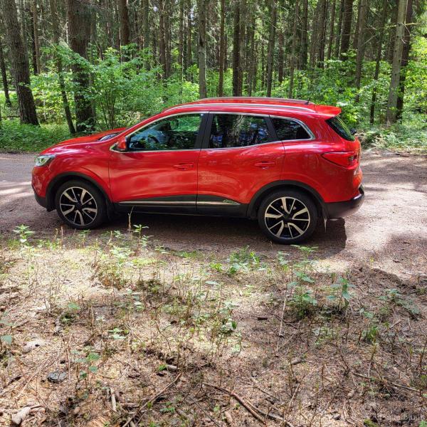 Red Renault Kadjar 2015 in Ukmerge, with an engine capacity of 1.50 L and mileage of 114 thousand km for 8000 €, photo 1 on AUTOMOTO.COM.LV