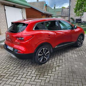 Red Renault Kadjar 2015 in Ukmerge, with an engine capacity of 1.50 L and mileage of 114 thousand km for 8000 €, photo 3 on AUTOMOTO.COM.LV