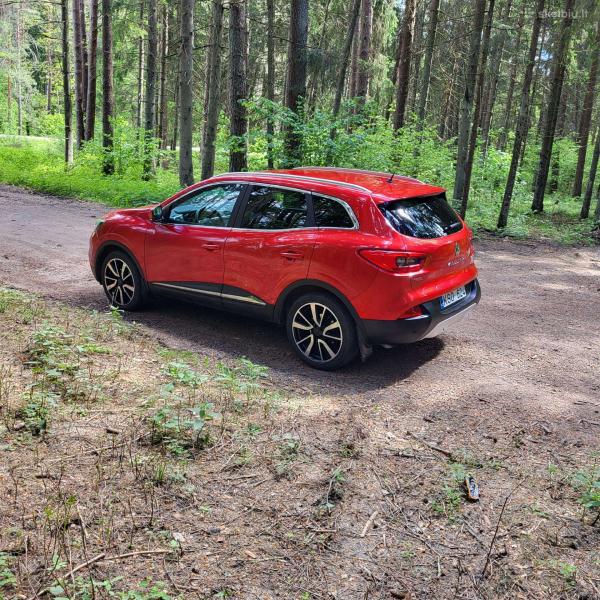 Red Renault Kadjar 2015 in Ukmerge, with an engine capacity of 1.50 L and mileage of 114 thousand km for 8000 €, photo 8 on AUTOMOTO.COM.LV