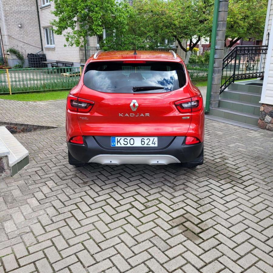 Red Renault Kadjar 2015 in Ukmerge, with an engine capacity of 1.50 L and mileage of 114 thousand km for 8000 €, photo 12 on AUTOMOTO.COM.LV