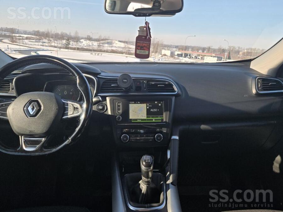 Red Renault Kadjar 2016 in Daugavpils, with an engine capacity of 1.50 L and mileage of 265 thousand km for 8700 €, photo 8 on AUTOMOTO.COM.LV
