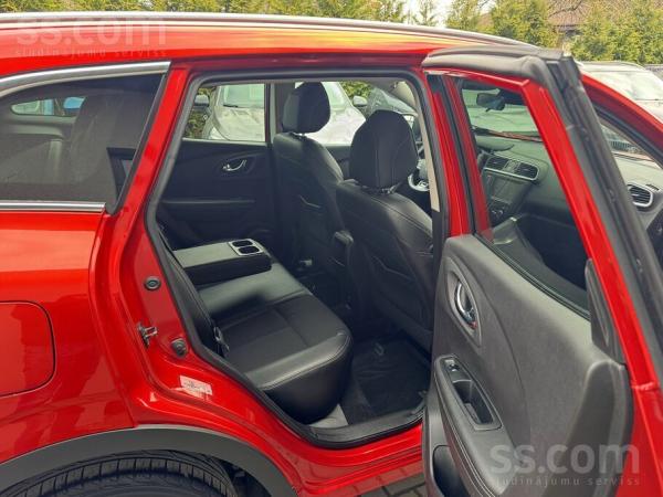 Red Renault Kadjar 2016 in Riga, with an engine capacity of 1.20 L and mileage of 157 thousand km for 9800 €, photo 9 on AUTOMOTO.COM.LV
